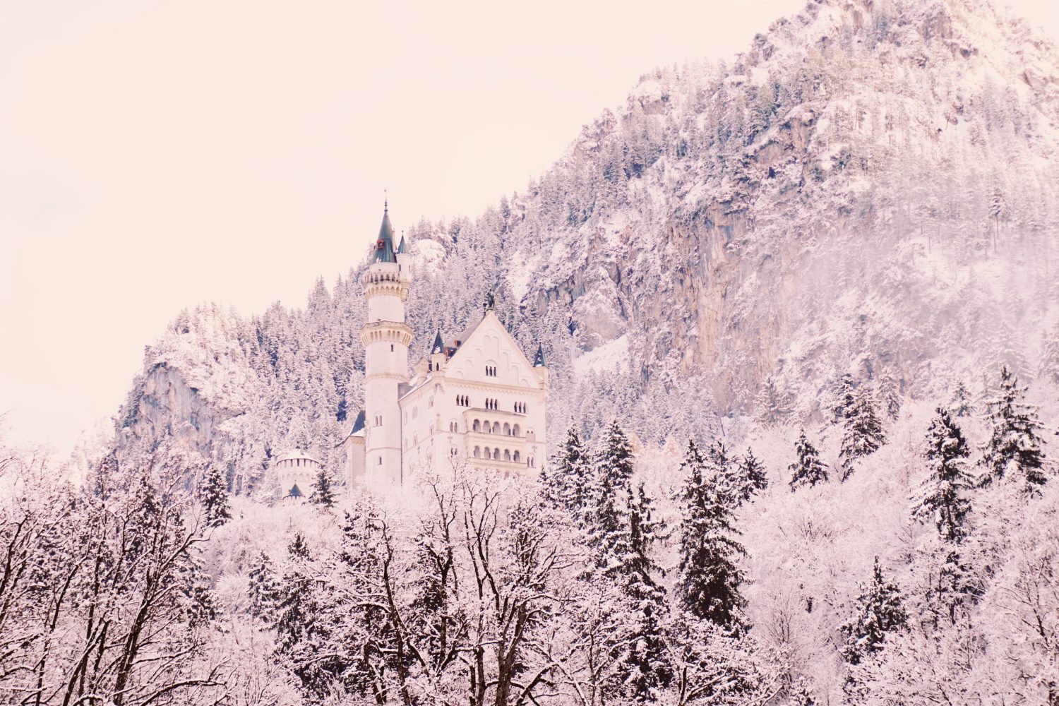 How to Plan a Fairytale Neuschwanstein Castle Winter Day Trip